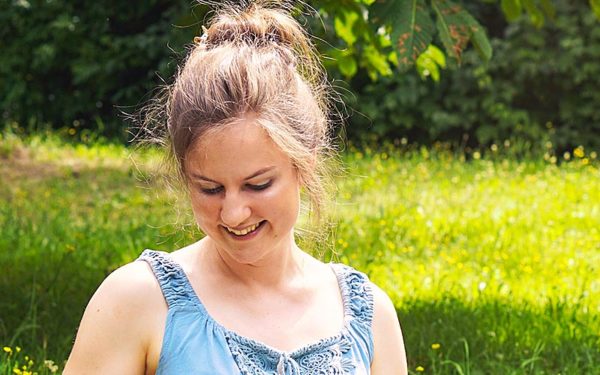Patin Sarah hat helfende Hände | patin-fuer-9-monate.de